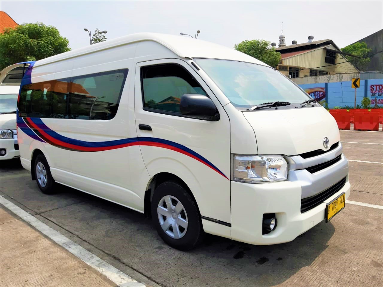Sewa Hiace Pariwisata Jakarta: Pilihan Terbaik Untuk Liburan Seru